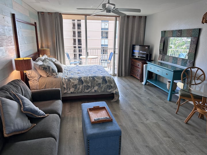 Oceanfront View Studio At Kahana - Maui, HI