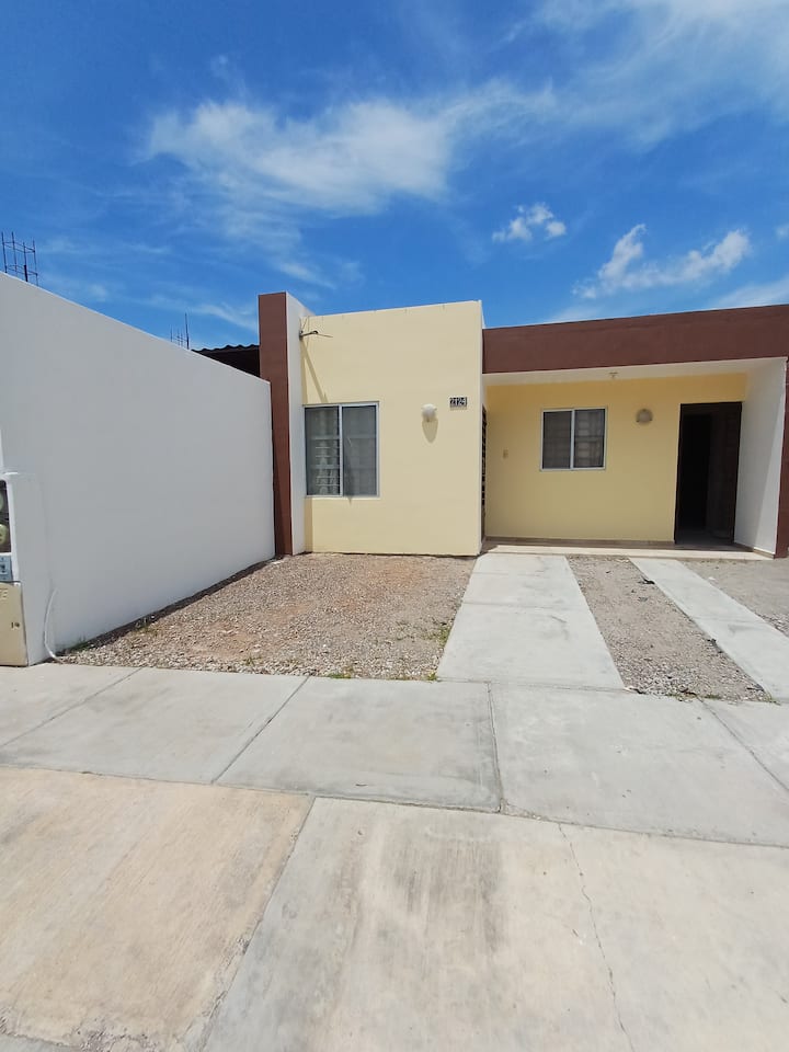 Casa Las Camelias.  Facturamos. - Los Mochis