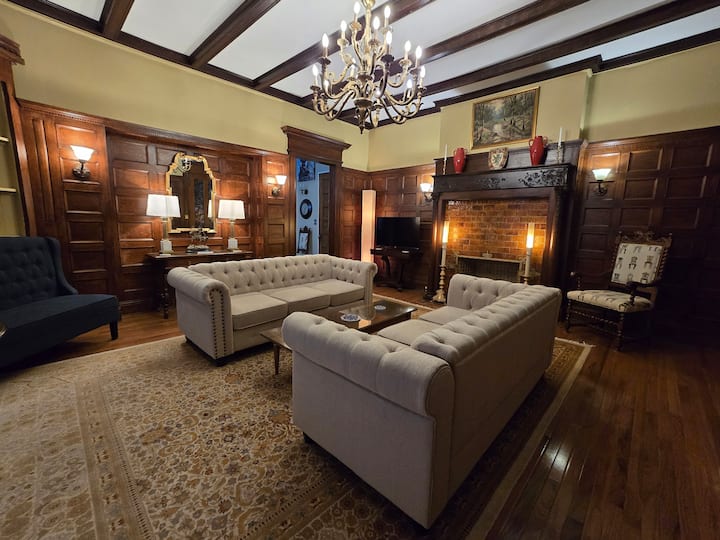 Historic, Spacious Mansion Suite - Albany, NY