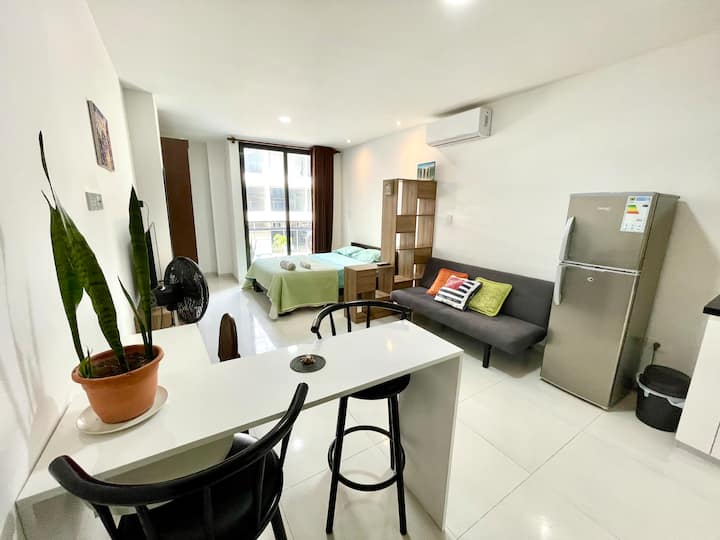 Dpto 109 Acogedor Dpto. Con Balcón, Piscina, Wifi. - Bolivia