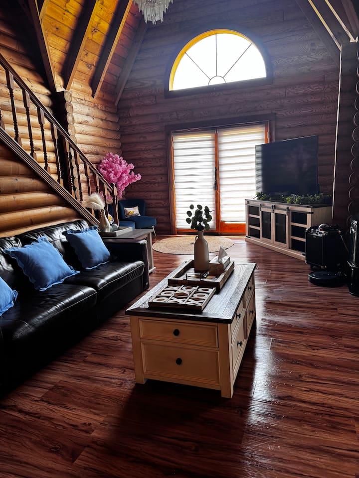 Hope Lake House Cabin W/ Hot Tub - Jackson, OH