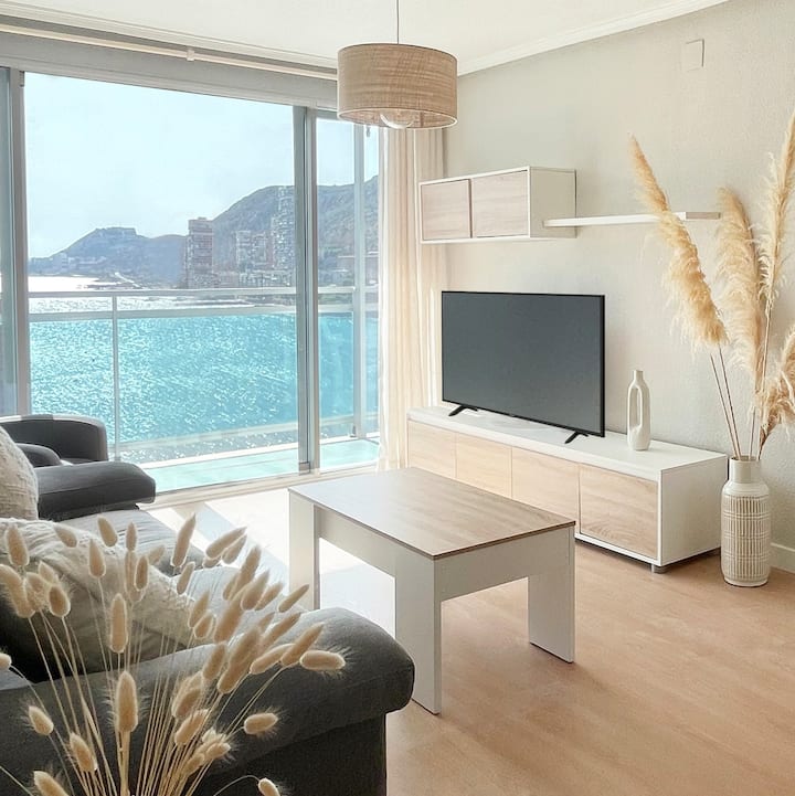 Teletrabaja Frente Al Mar En Este Apartamento - Alicante