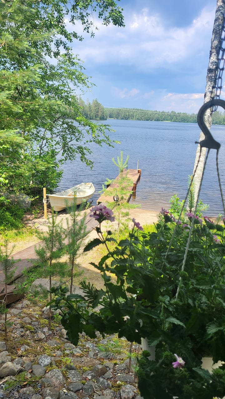 Erähenkinen Pikku Mökki, Rantasauna Ja Grillimaja - Ristiina