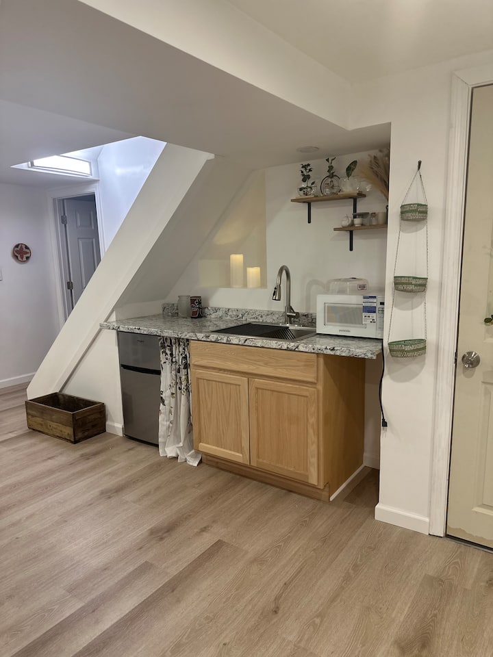 Quaint And Cozy Boho Apartment - Capron Park Zoo, Attleboro