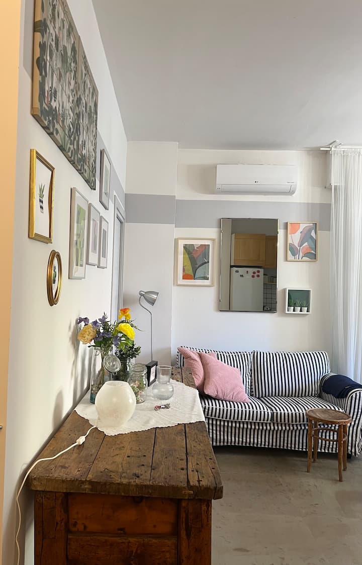 Large Studio Apartment In Bologna - Bologne