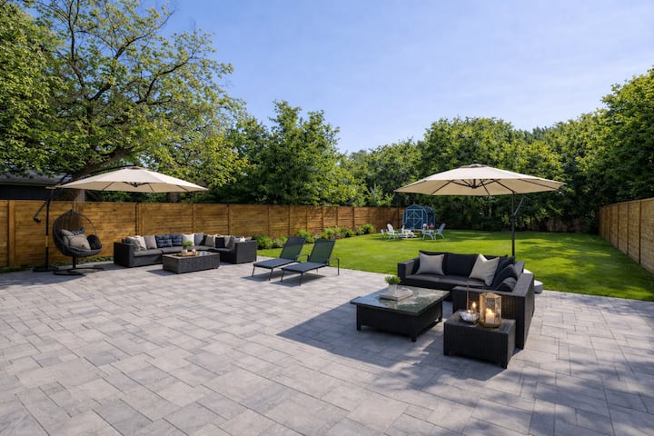 The Opulence Beach House| Estate - Burlington