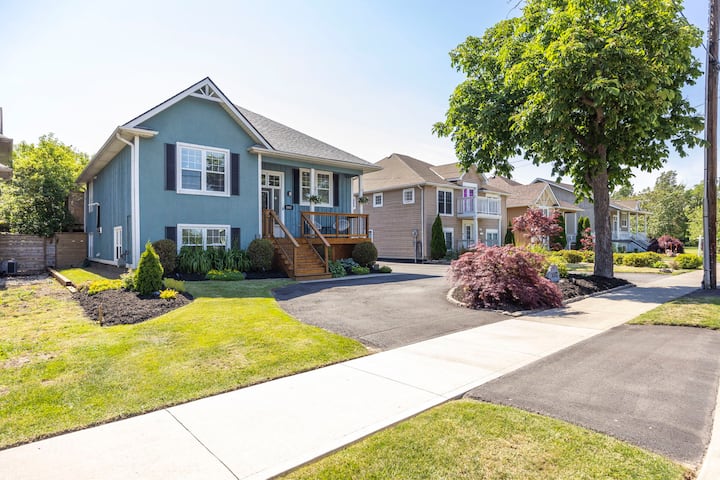 The Opulence Beach House| Estate - Burlington