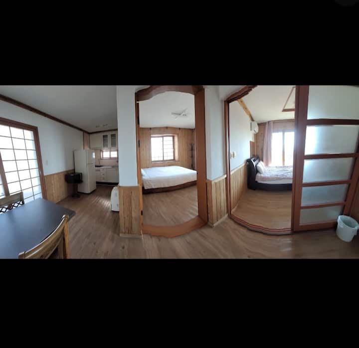 전 객실 범섬 뷰, 멋진 루프탑 서귀포 민박 (2층 203호, 투 더블 베드 룸) - 서홍동