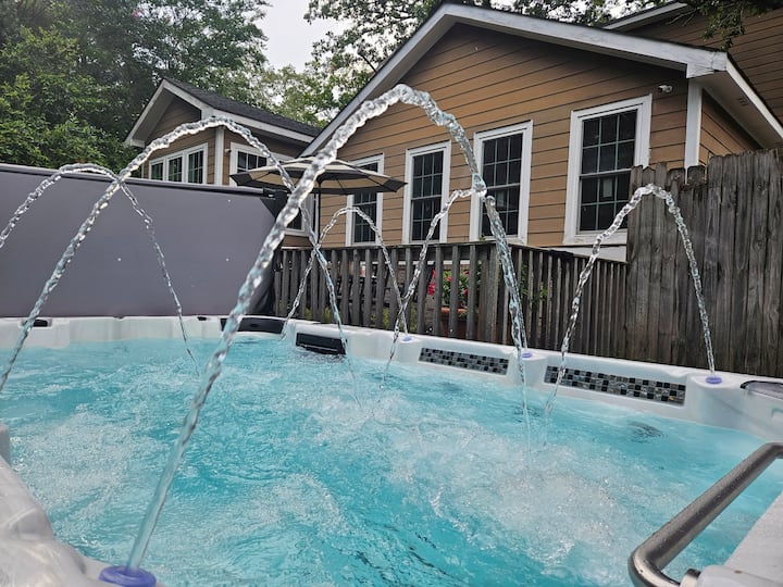 Swim-spa/75"tv/walk 2 Restaurants/close 2 Downtown - Atlanta, GA