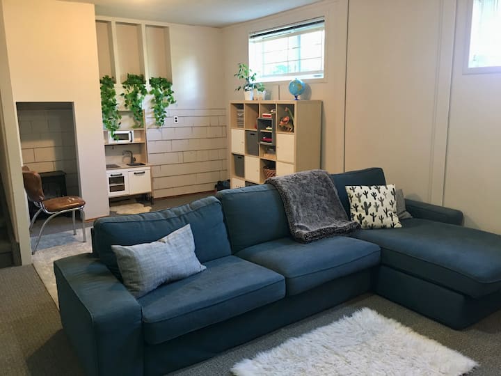 Sunny 3 Bdrm In Quiet Area - Red Deer