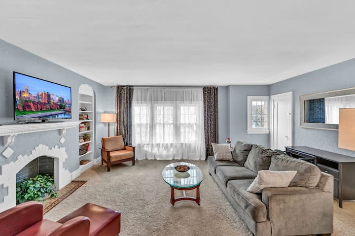 Gorgeous North Buffalo Apartment - Buffalo, NY