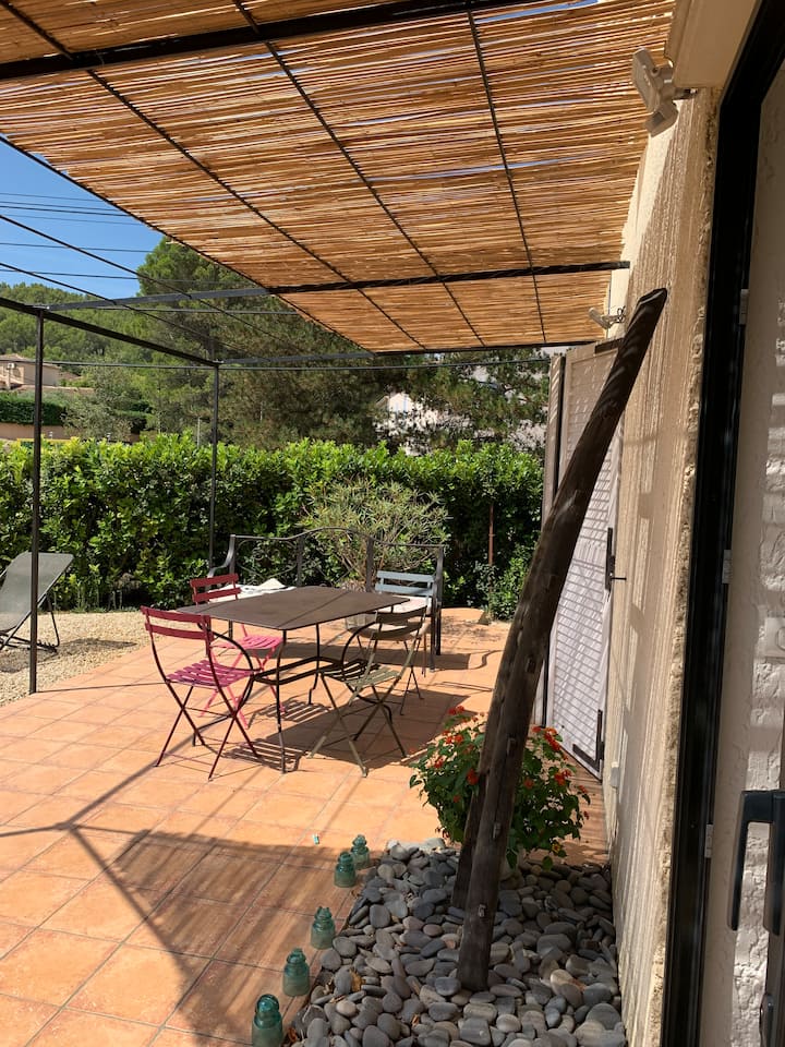 Maison Cosy Avec Petit Jardin Et Sa Pergola - Pernes-les-Fontaines