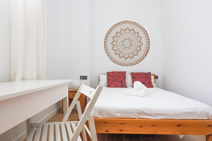 Oasis In The Center | 2br Apt + Free Parking - Sevilla