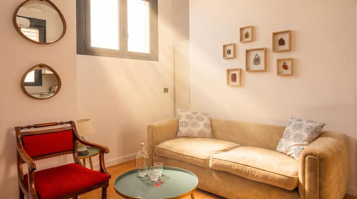 Oasis In The Center | 2br Apt + Free Parking - Seville
