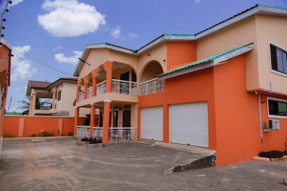 Accra Metropolitan Area, Ghana Vacation Rentals (5 out of 5) - Airbnb