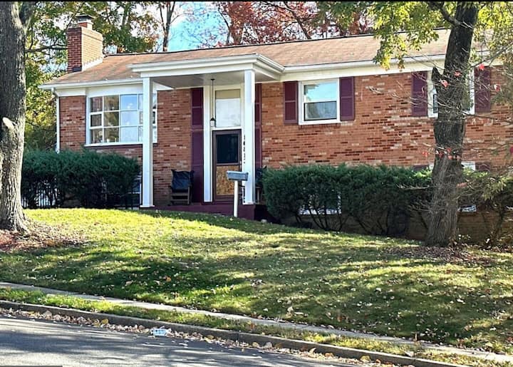 Great Room Cheaper Than A Hotel - Woodbridge, VA