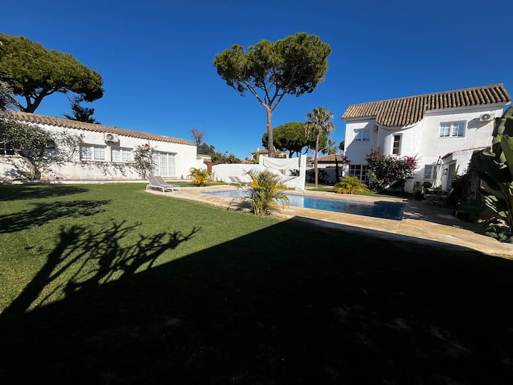 Villa En Urbanización Ciudad Ducal - Cádiz