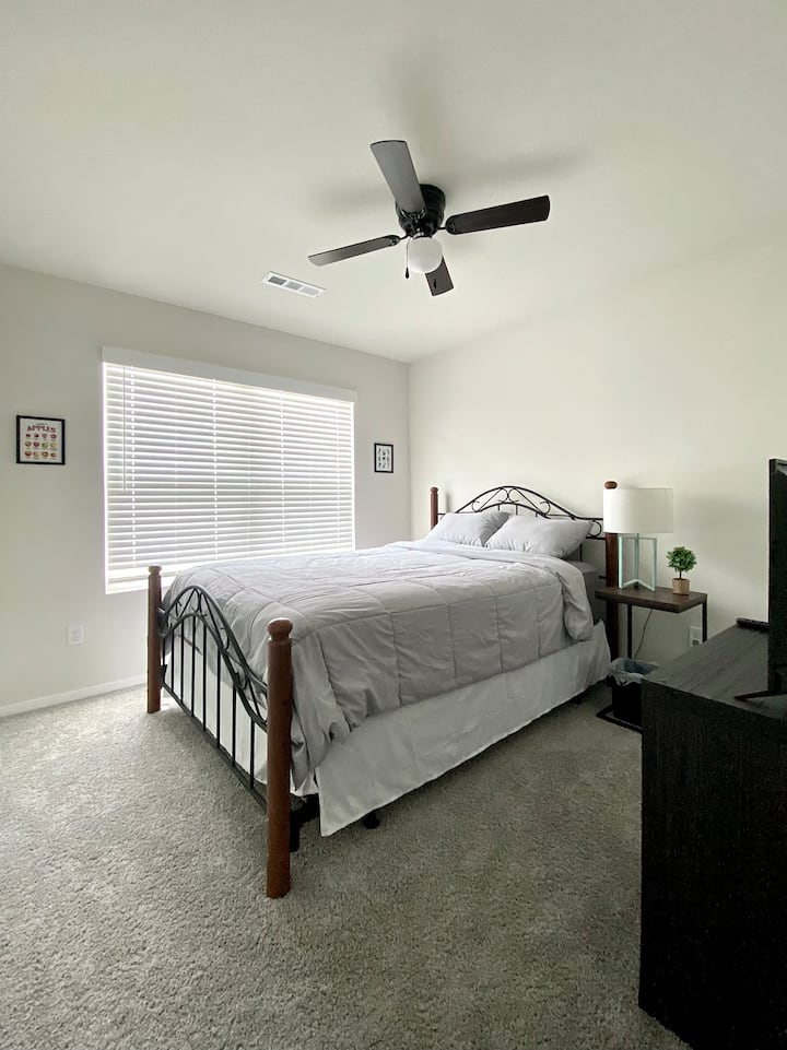 Private Bedroom/bathroom - Bentonville, AR
