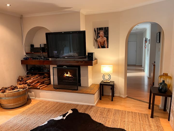 Sunny, Family-friendly House With Sparkling Pool - Cape Town