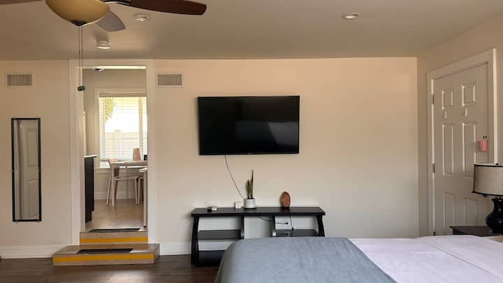 Private Apt. With Ek Bed, Kitchen, Tv Near Dtla - Rosemead, CA