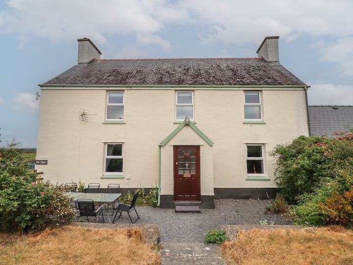 The Farmhouse - Caernarfon