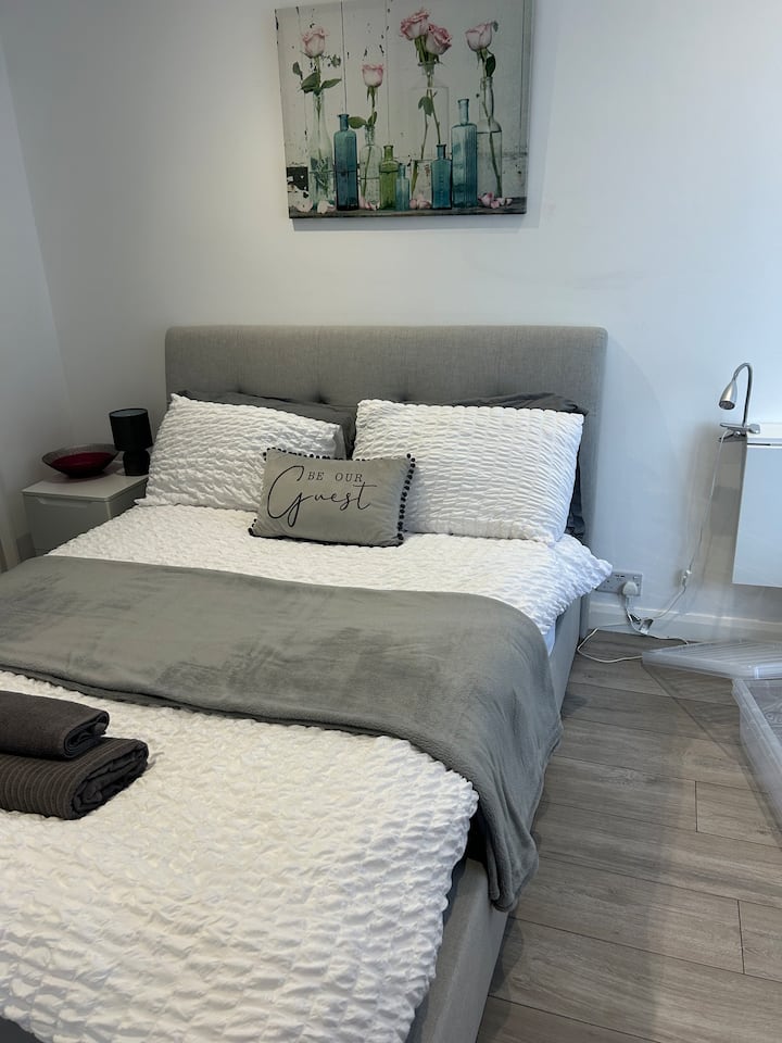 Friendly Home, Separate Studio /En-suite Shower - Farnham