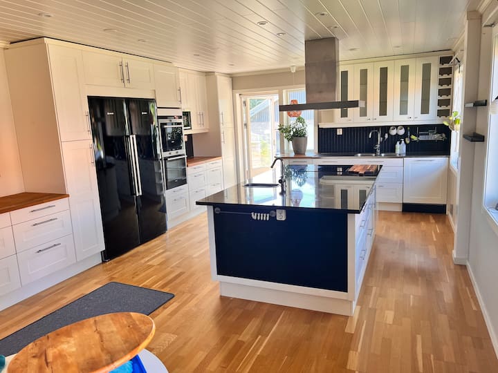 Rum I Villa , Parkering, Bra Kommunikation - Umeå