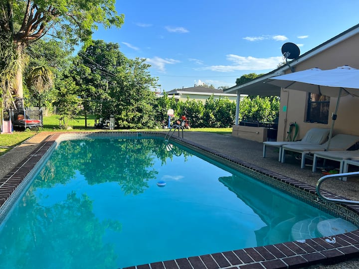 Villa Home In Sunny Miami - North Miami, FL