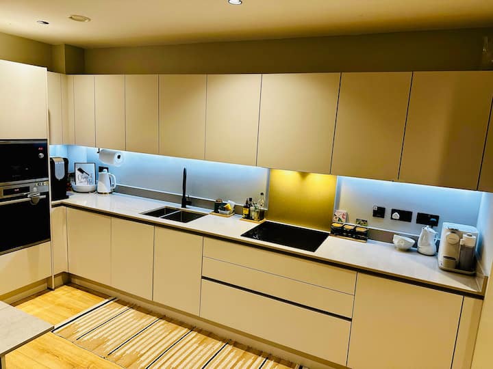 Modern, Bright And Spacious 2-bed Flat - Barnet