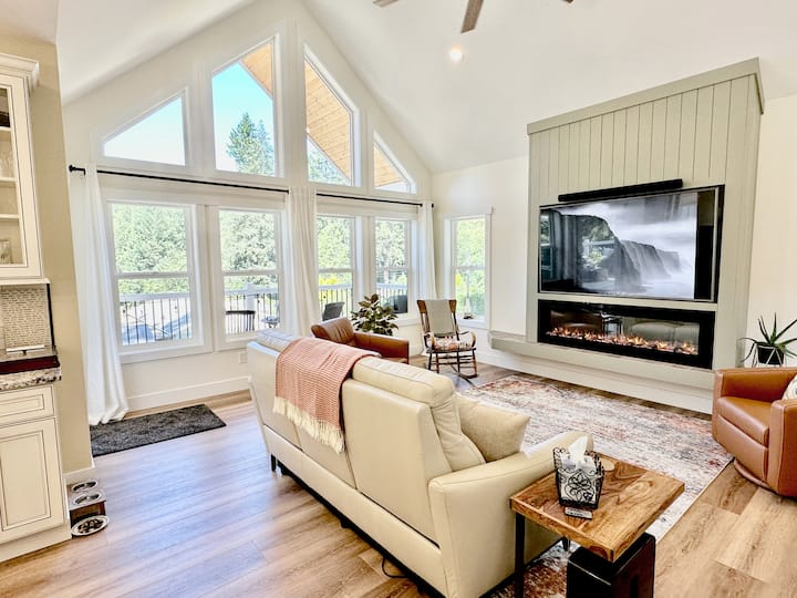 Magical Treehouse Like Living! - Gig Harbor, WA