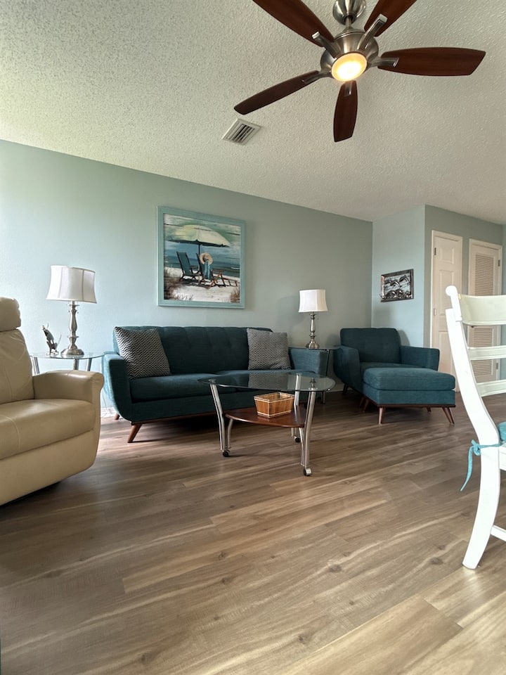 206 Grand Beach Beautiful 1 Bedroom Condo Sleeps 4 - Gulf Shores, AL