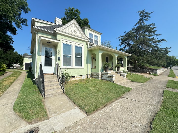 Bourbon Trio: Group Stay - Walk The Town - Frankfort, KY