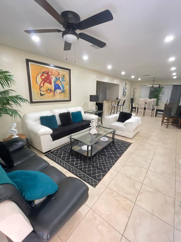 D&b Paradise Near Gulfstream Park/beach/airport - The Bahamas