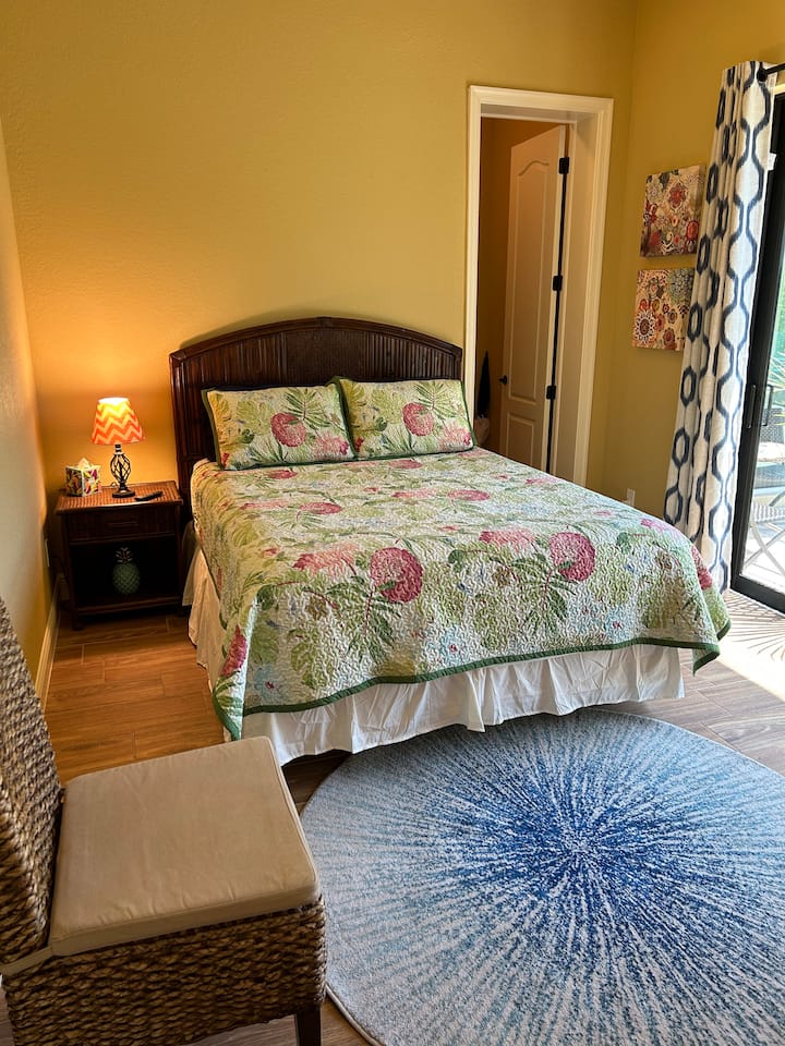 Private Room With Queen Bed At Parrot Lake - Sanibel Island, FL