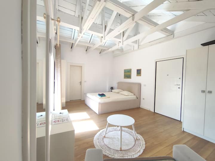 Loft 2 Double Bed Stylish Apartment - Tirana