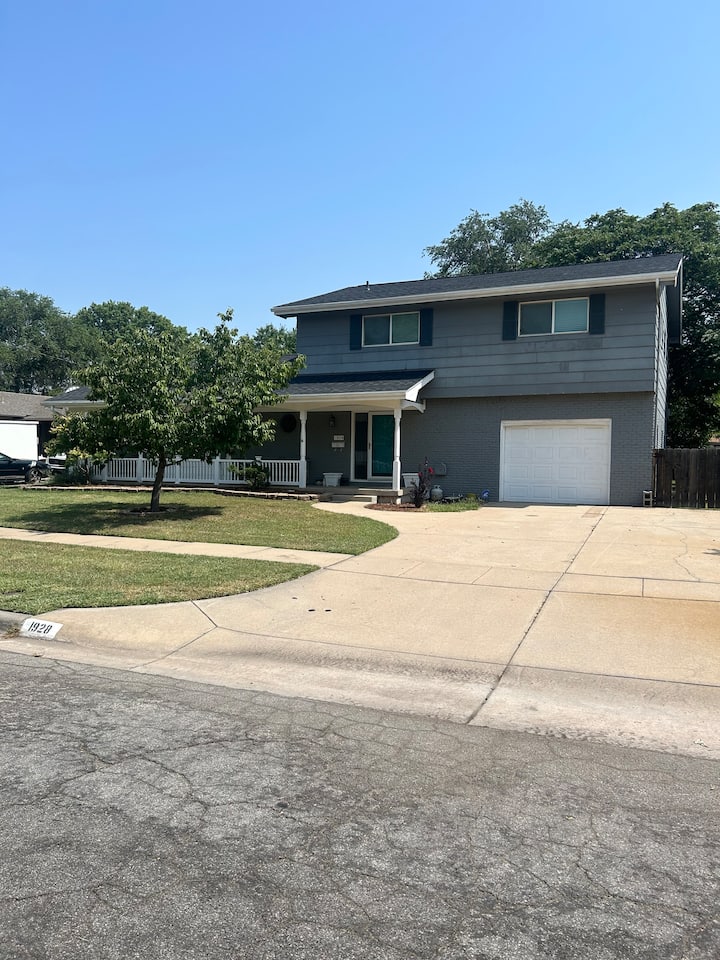 4 Bedroom 2.5 Bath Single Family Home - Clearwater, KS