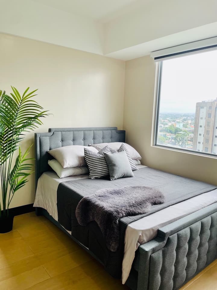 Minimalist 1br Condo At Araneta City, Cubao - Quezon City