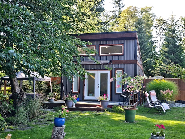 Tiny House With Hot Tub Close To Golf & Skiing! - Vancouver Island
