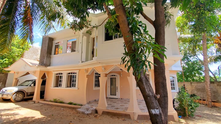 Villa Nana Full H W/ Carbon Monoxide & Smoke Alarm - Haiti