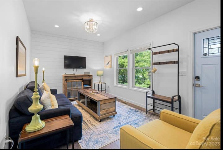 Creekside Cottage | Short Walk Downtown Or Lake! - Black Mountain, NC
