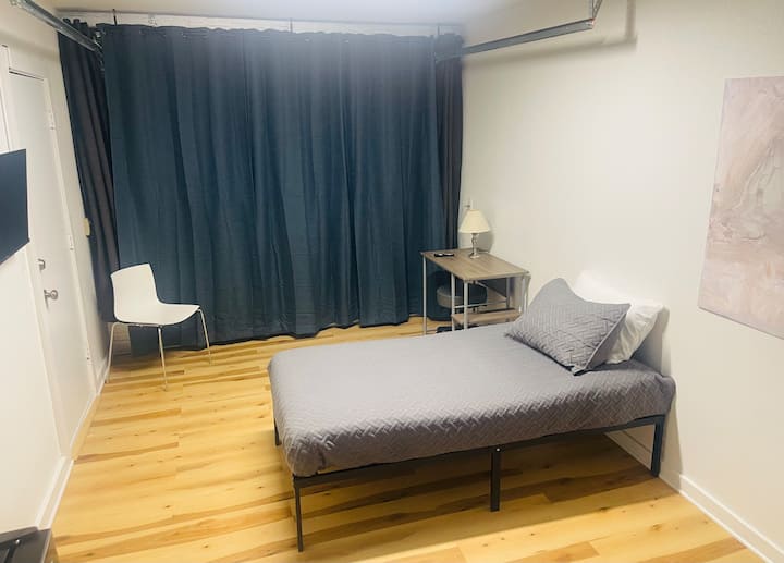 Contemporary Private Suite For One Central Austin. - Austin, TX