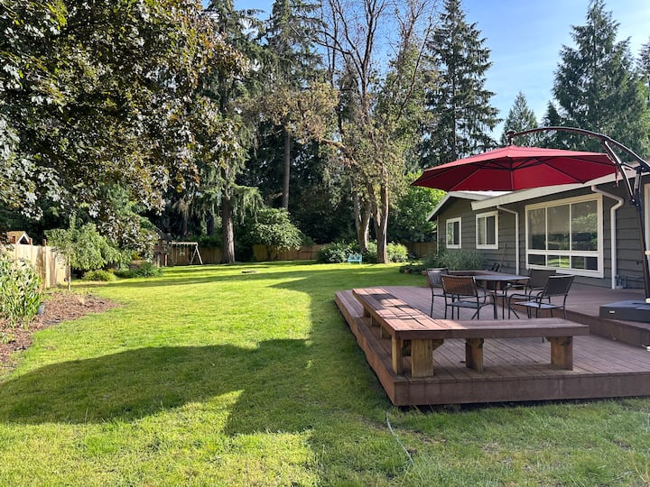 Beautiful Parklike Bellevue House - Bellevue, WA