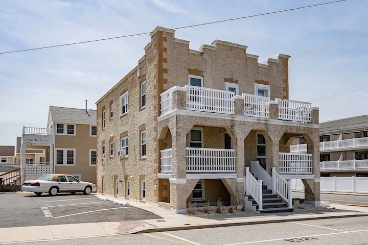 Suite Steps To The Boardwalk & Beach With Parking - Seaside Heights, NJ