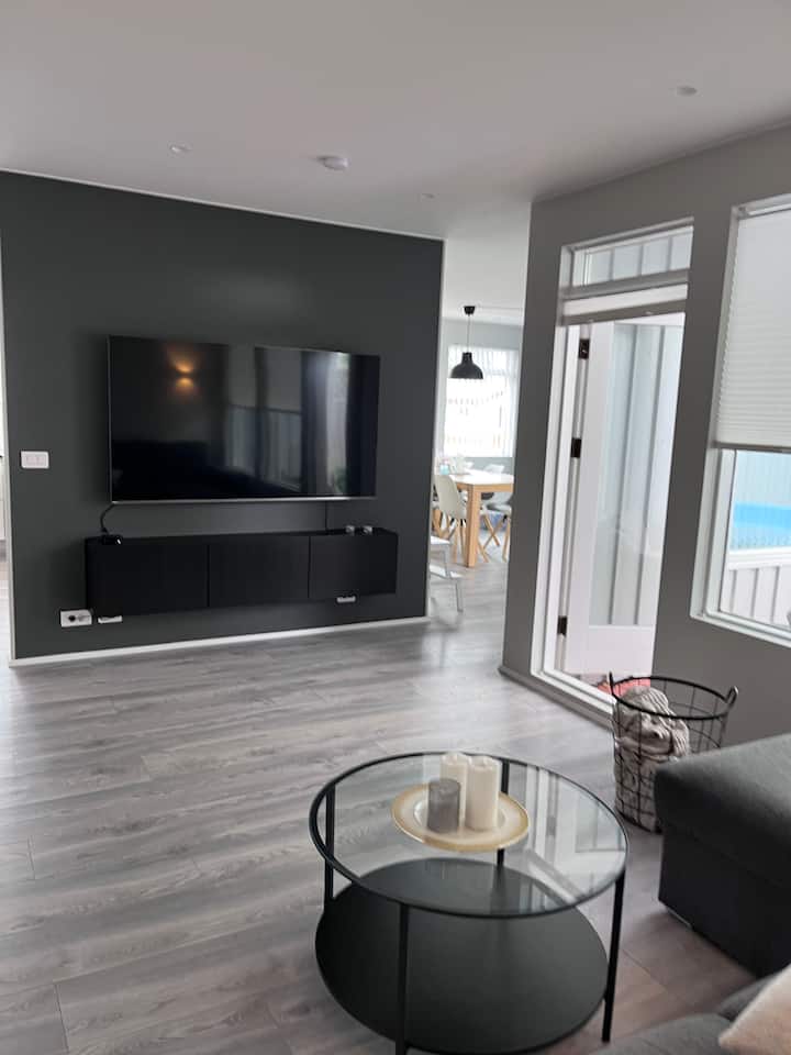 A Beautiful Family Home- 5 Minutes From Airport - Reykjavík Keflavík Airport (KEF)
