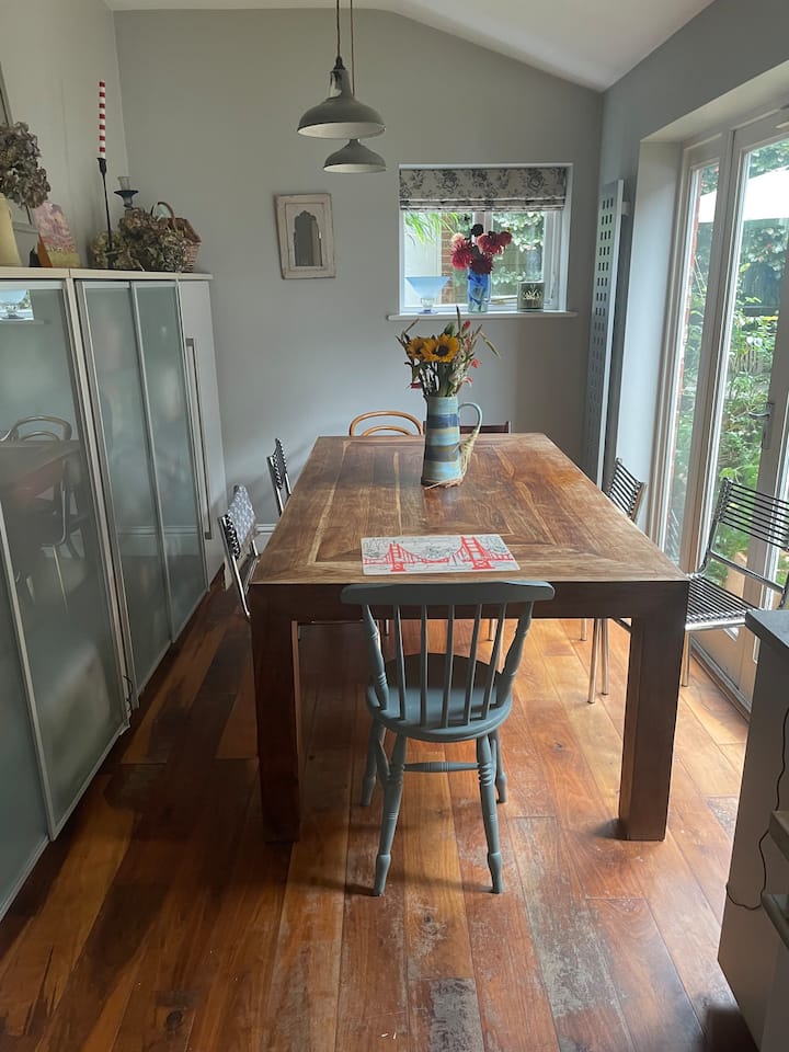 Private Master Bedroom In Henley - Henley-on-Thames
