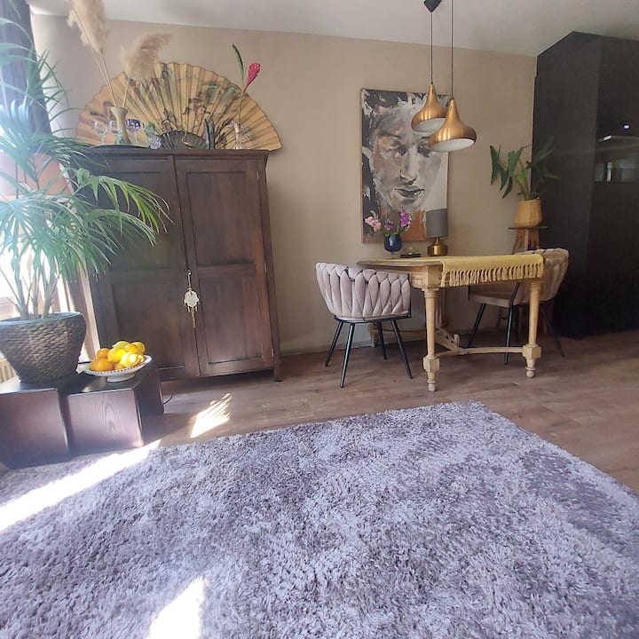 Velvet Charm - Amsterdam