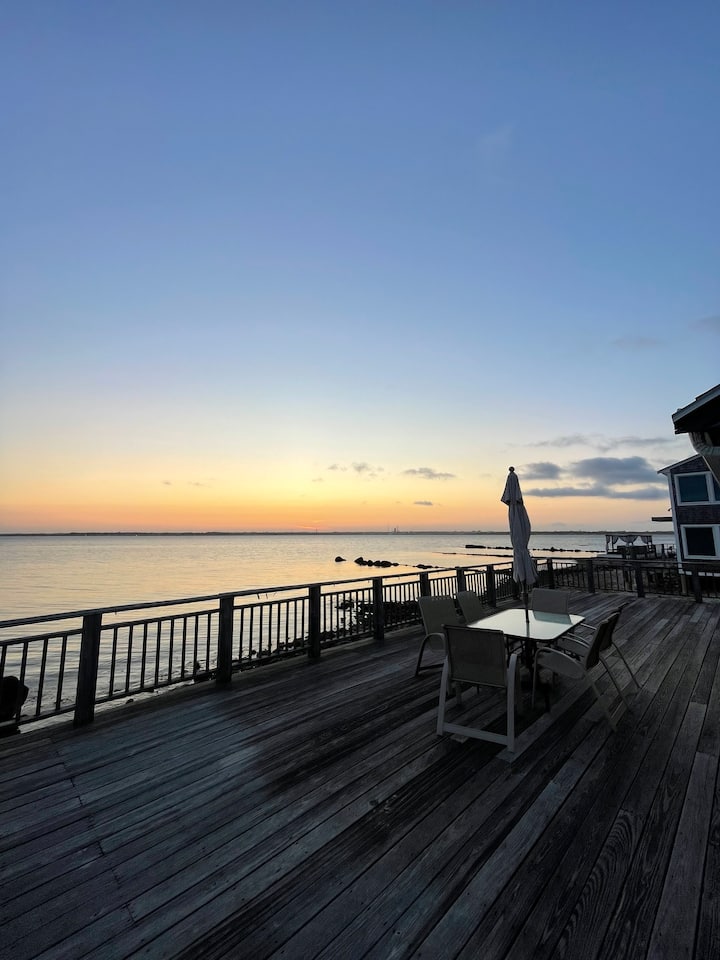 Ocean Views Retreat - Dartmouth, MA