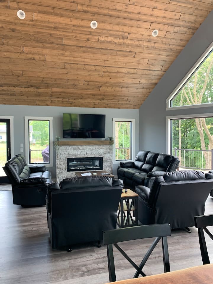 Cedar Lake Home - Nashua, IA