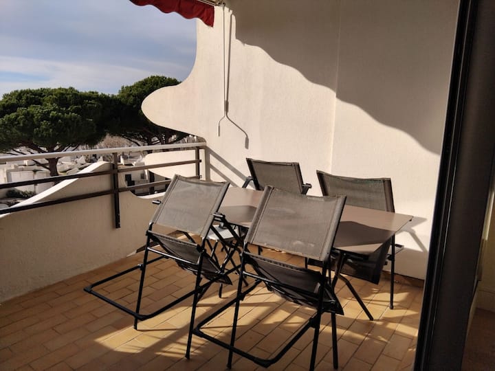 Appart Travers. F2 Cabine
Piscine Et Une Vue Mer - La Grande-Motte