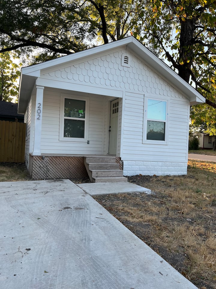 Farmhouse Tiny Home - Temple, TX